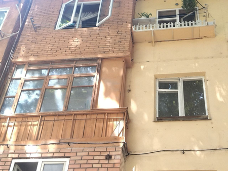 Деревянные оконные рамы. Окно полностью открываются
