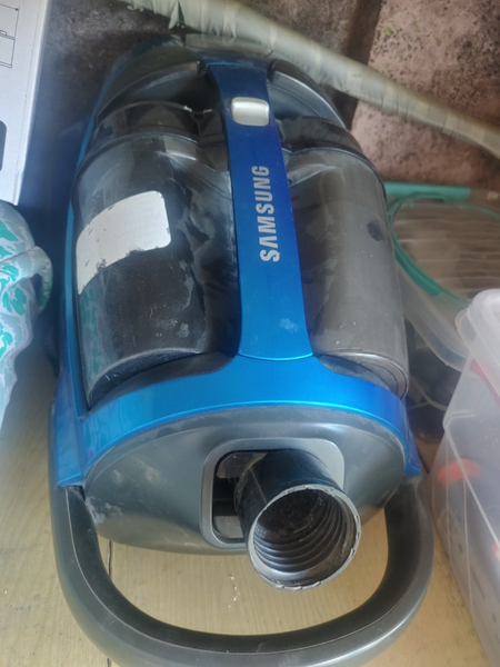 Пылесос Samsung twin chamber 2200 w сотилади биттаси ишлайди