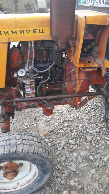 Traktor 25 hamma yeri qilingan