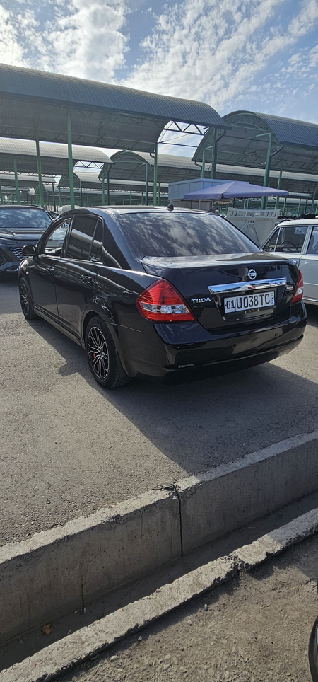 Nissan tiida 2006 sotiladi srochni