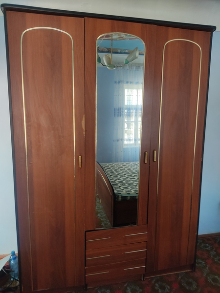 Продается спальный гарнитур