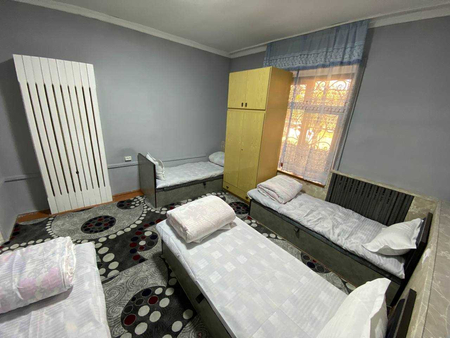 Talabalar uchun Hostel arzon va toza.
