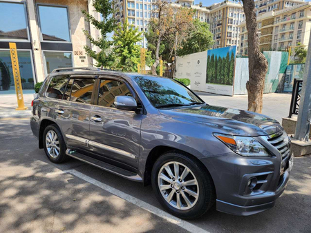 Мощный LEXUS LX570 c прозрачной историей