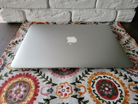 Продается Macbook air A1466. Early 2014.