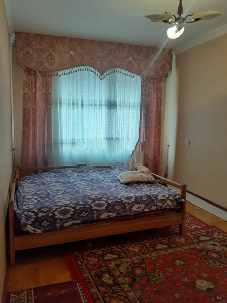 каракамиш 1/4 ижарага берилади.\\n3/1/5\\n400$\\nбиринчи этаж  уч хоналик