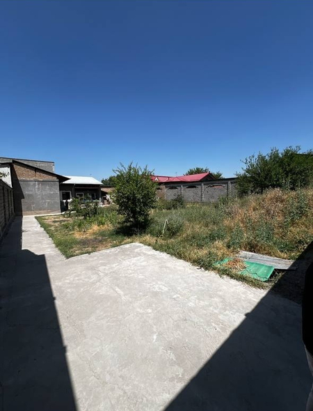 Продается земля под строительство 8-сот за сотку 25000$ Эркин иппадром