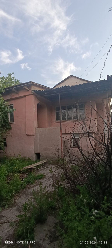 Срочно участок + дом г. Ангрен 5,5 сотки фасад 35м угловой