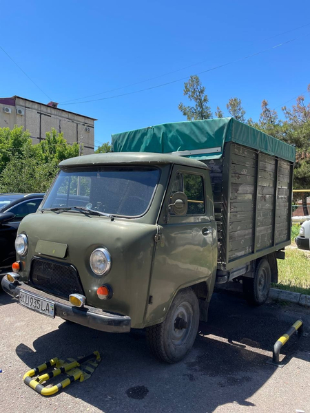 Avtomobil sotiladi