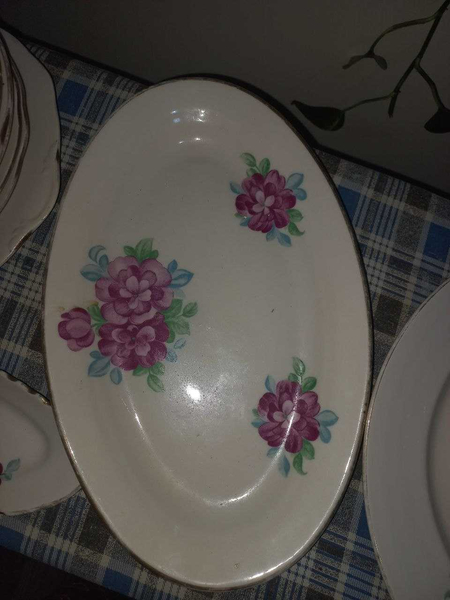 Продаётся столовый сервис из тарелок