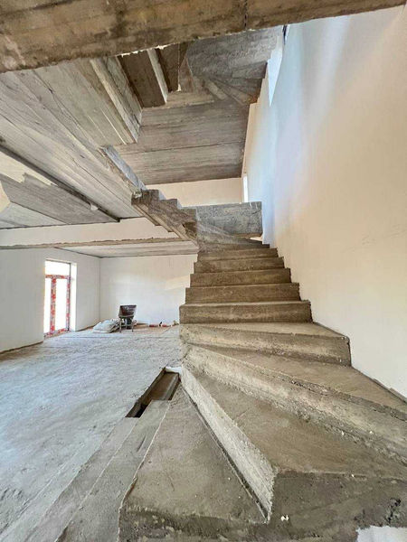 Здание Кушбеги 3-этажа 840 м² под гостиницу клинику учебный центр т.д