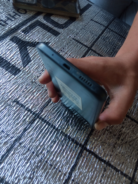 Redmi 12c holati yaxshi