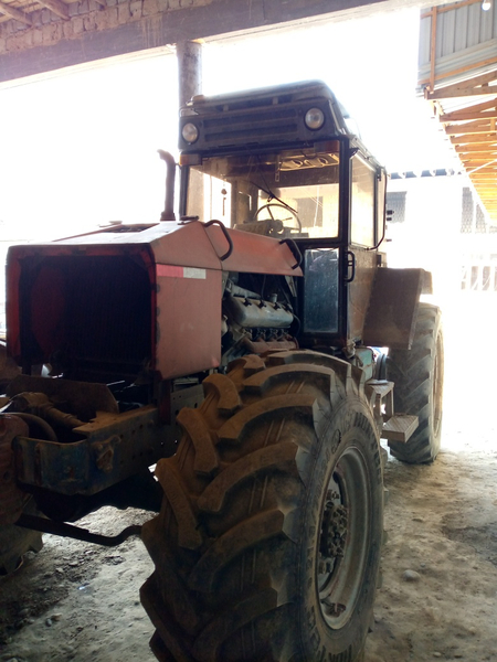 Traktor sotiladi.