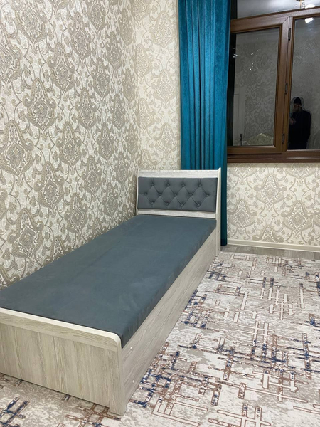 Sandiqli kravat bir kishilik