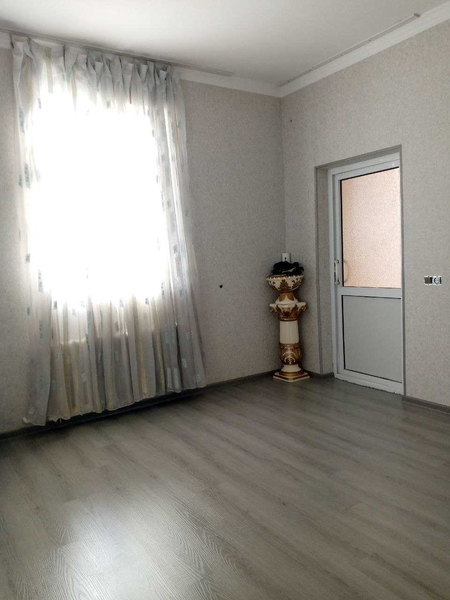 Nazarbek Hovli sotiladi