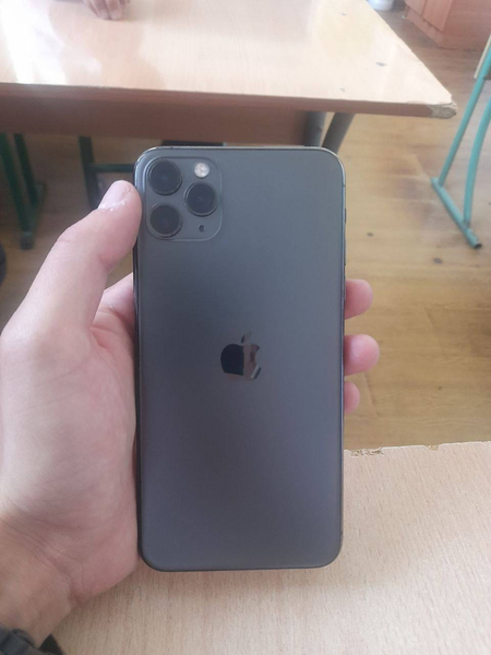 Iphone 11 pro max 256 GB fesaydi Turton bor karopka bor uselen 100 ymk