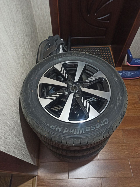 Заводской диск с покрышкой (1 шт) на запаску для BYD E2. Отл. сост.