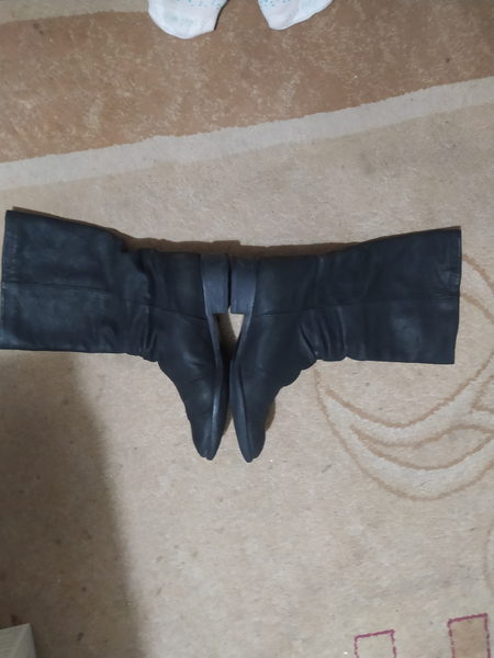 Продам женские сапоги.