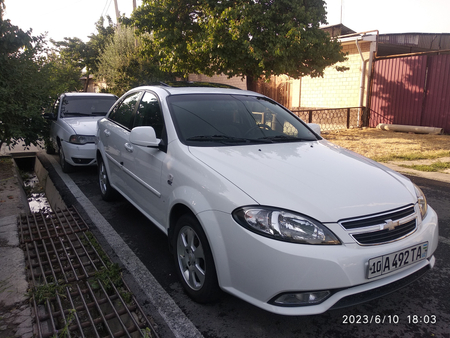 Продаётся срочно Lacetti elegant full автомат коробка.