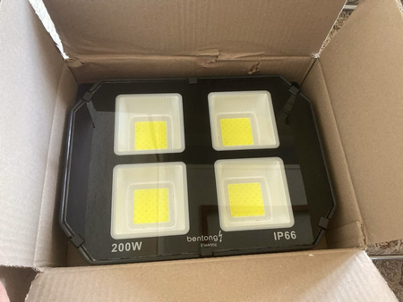 Светодиодние лед прожектор ip66 200w