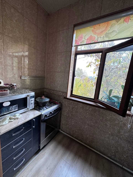 ул.Ш.Руставели Школа№ 160 3-комнатная 3/3 70 м² ремонт выс.пот
