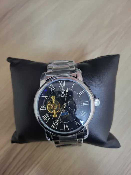 Rolex mexanik soati sotiladi