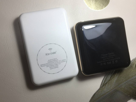 Продам два повер банка MagSafe