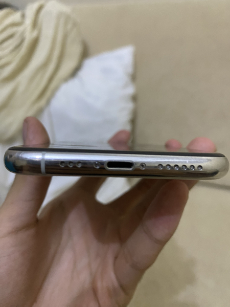 iPhone 11 Pro ..