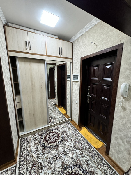 Продам квартиру Карасу 4 конечка + парковка мебель техника остаётся