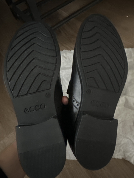 Новые кожанные туфли фирмы ecco scholar 39 размер, кожа
