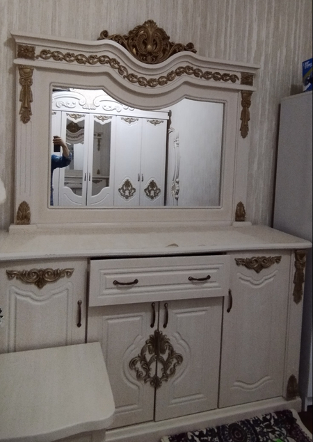 Mebel sotiladi holati zor