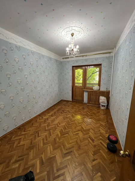 Аренда Четырёхкомнатная спецплан на Хамида Алимжана 100м2