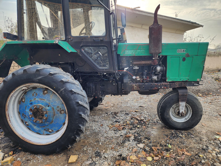 Belarus mtz traktor 80x sotiladi