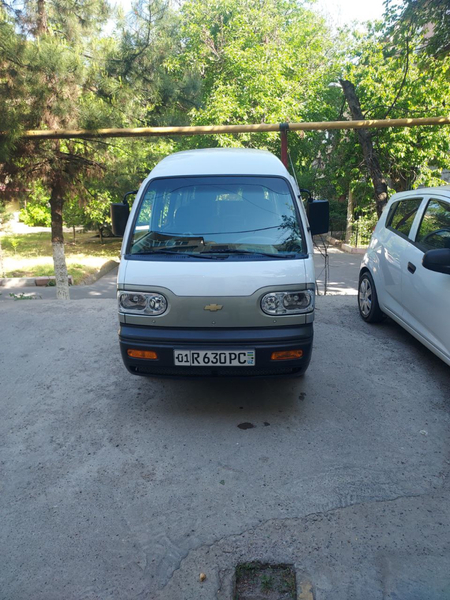 Damas 2021 yil rangi oq