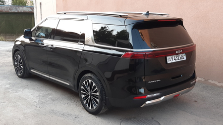 Продаётся Kia Carnival