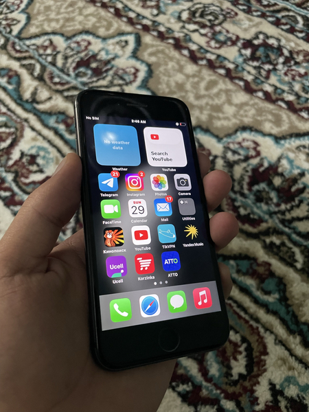 iPhone 8 ideal holatda karobka dokument sotiladi muammosi radnoy ekran