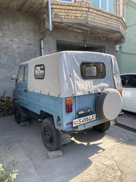 Luaz Zaz 1986 yil turgan moshina