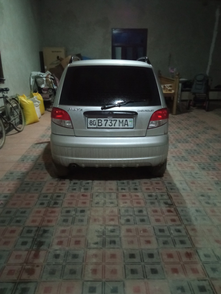 2011 yilda  chiqarilgan  Narxi 4000$  metani bor kraskasi yoq