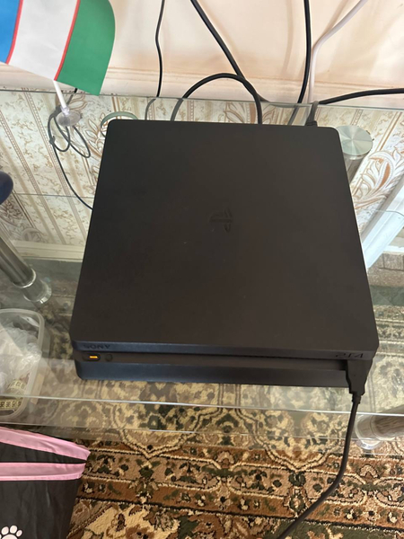 Playstation 4 slim