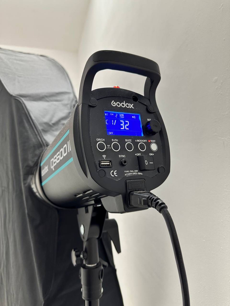 Вспышка студийная Godox QS600II и софт бокс Godox SB-BW30120 б/у