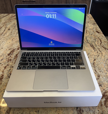 MacBook Pro M1 13 inch 8 / 512
