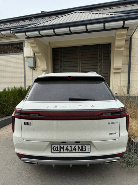 Nissan Venucia Продется