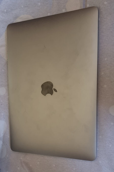 Продаётся Macbook Air 2020
