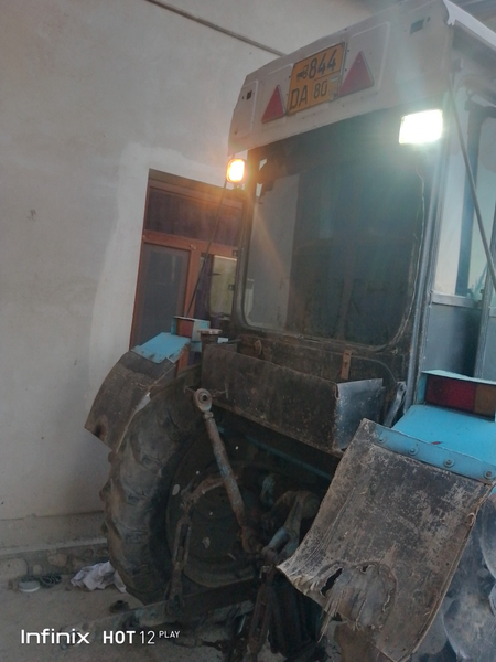 Traktor sotiladi