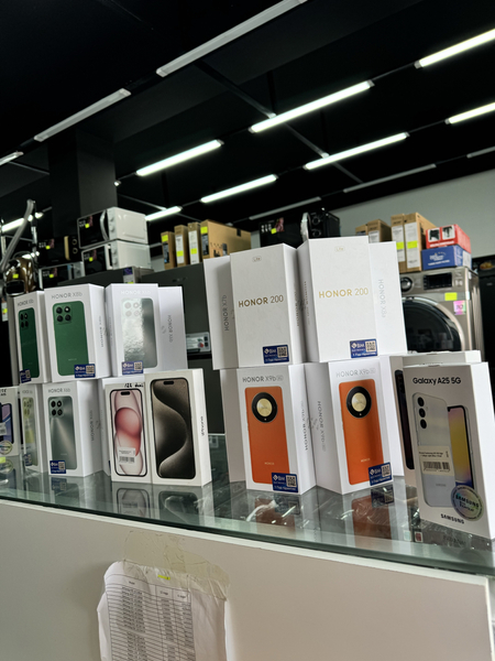 iphone samsung redmi honor infinix xoxlagan turdagi telefinlar bizda