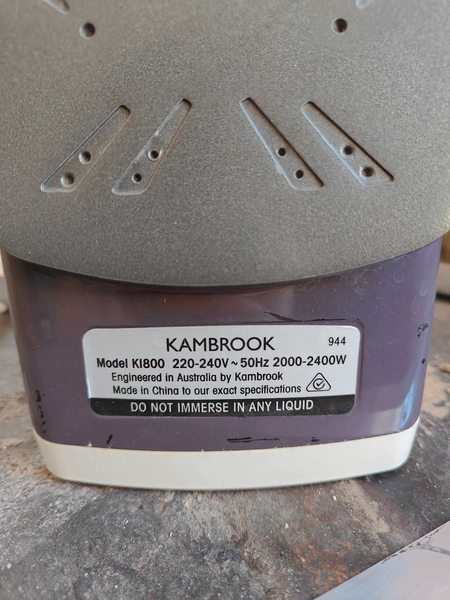 Продается утюг 2400W