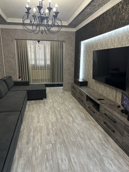 Продам свои квартиры,4 и 3 комн. на Ахмад Югнакий.