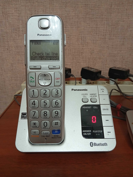 Продам радиотелефон PANASONIC четыре трубки на один телефонный номер.
