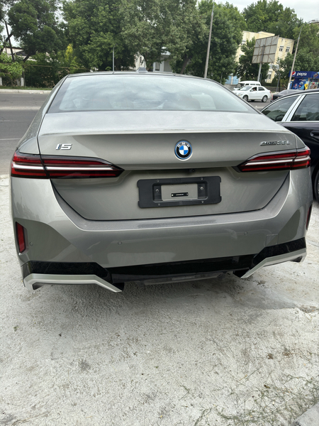 Naht va arenda s vikupom BMW I5 35L 2024 yil dop paket