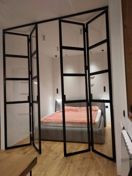 Loft Eshiklar, Лоф Двери