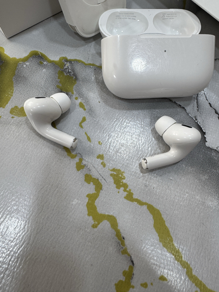 Продам Apple Airpods pro 2gen type c original состояние как на фото